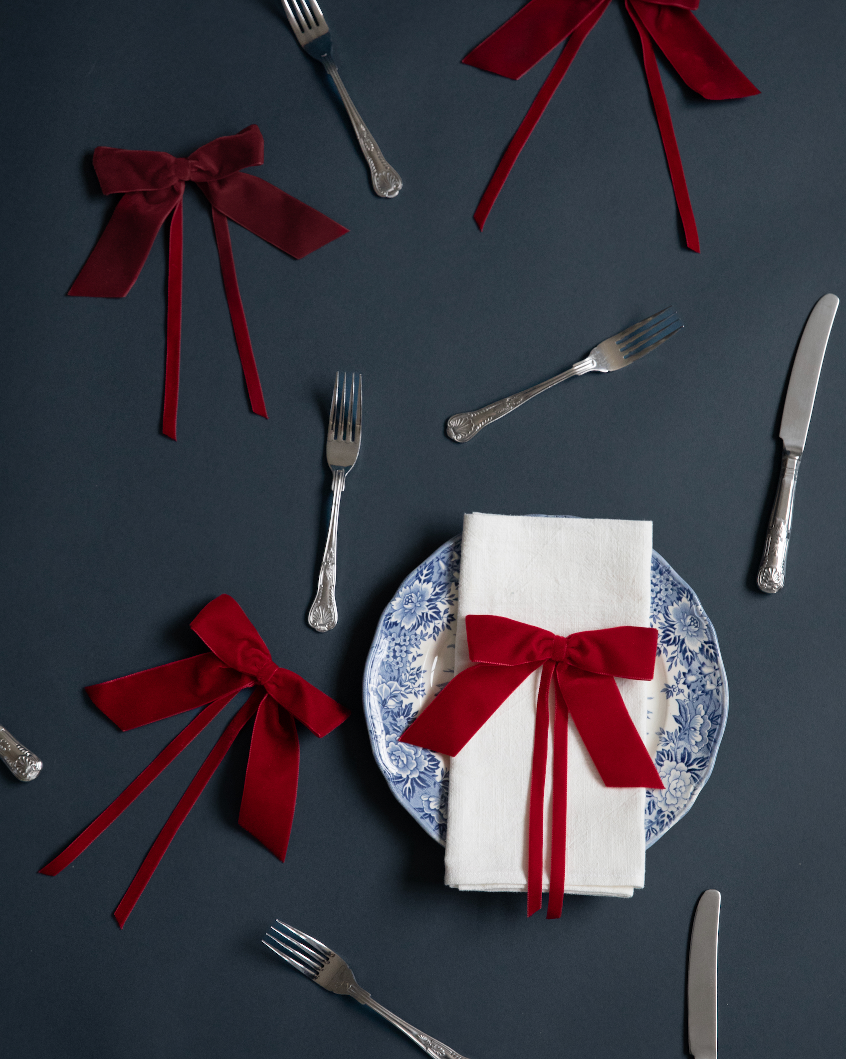 Scarlet Red Velvet Bows (pack of 4) – Gigi & Olive